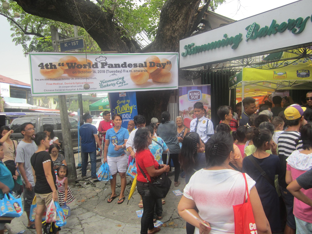 70,000 Pandesal Distributed to the Poor - Noon Break Balita